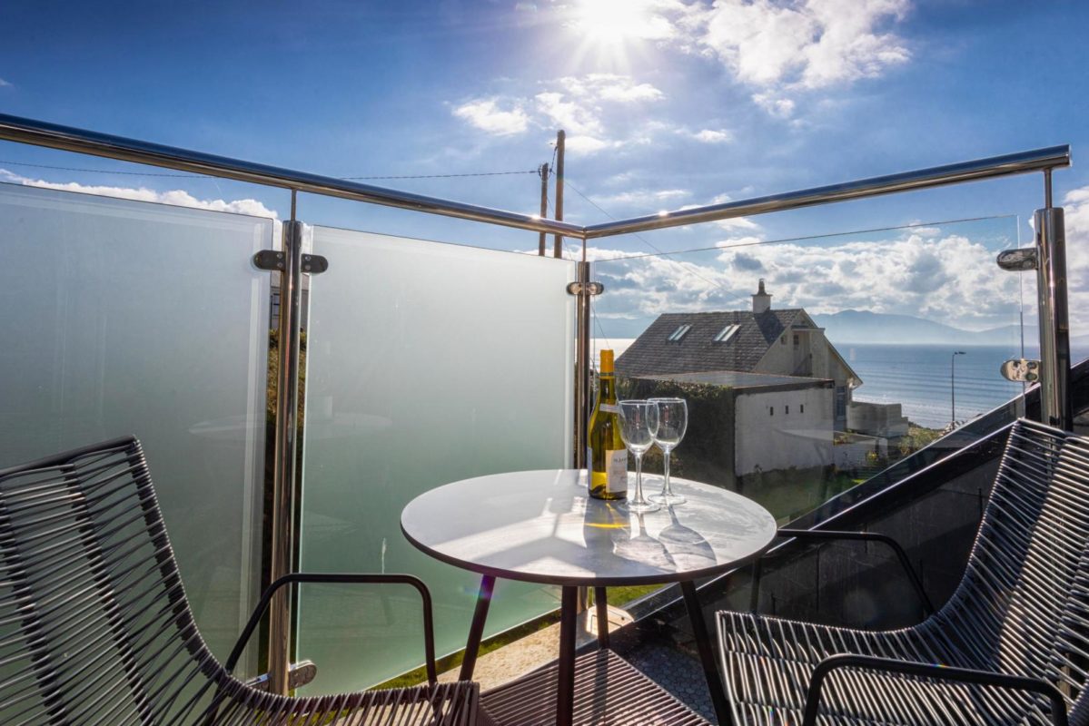 Deluxe 1 Bedroom Apartment in Inch | Inch Beach House B&B