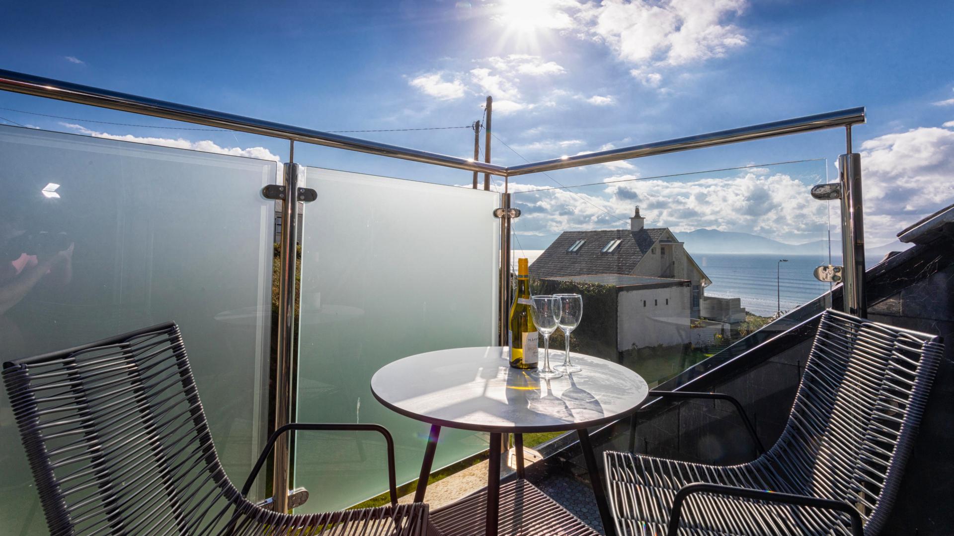 Deluxe 1 Bedroom Apartment in Inch | Inch Beach House B&B